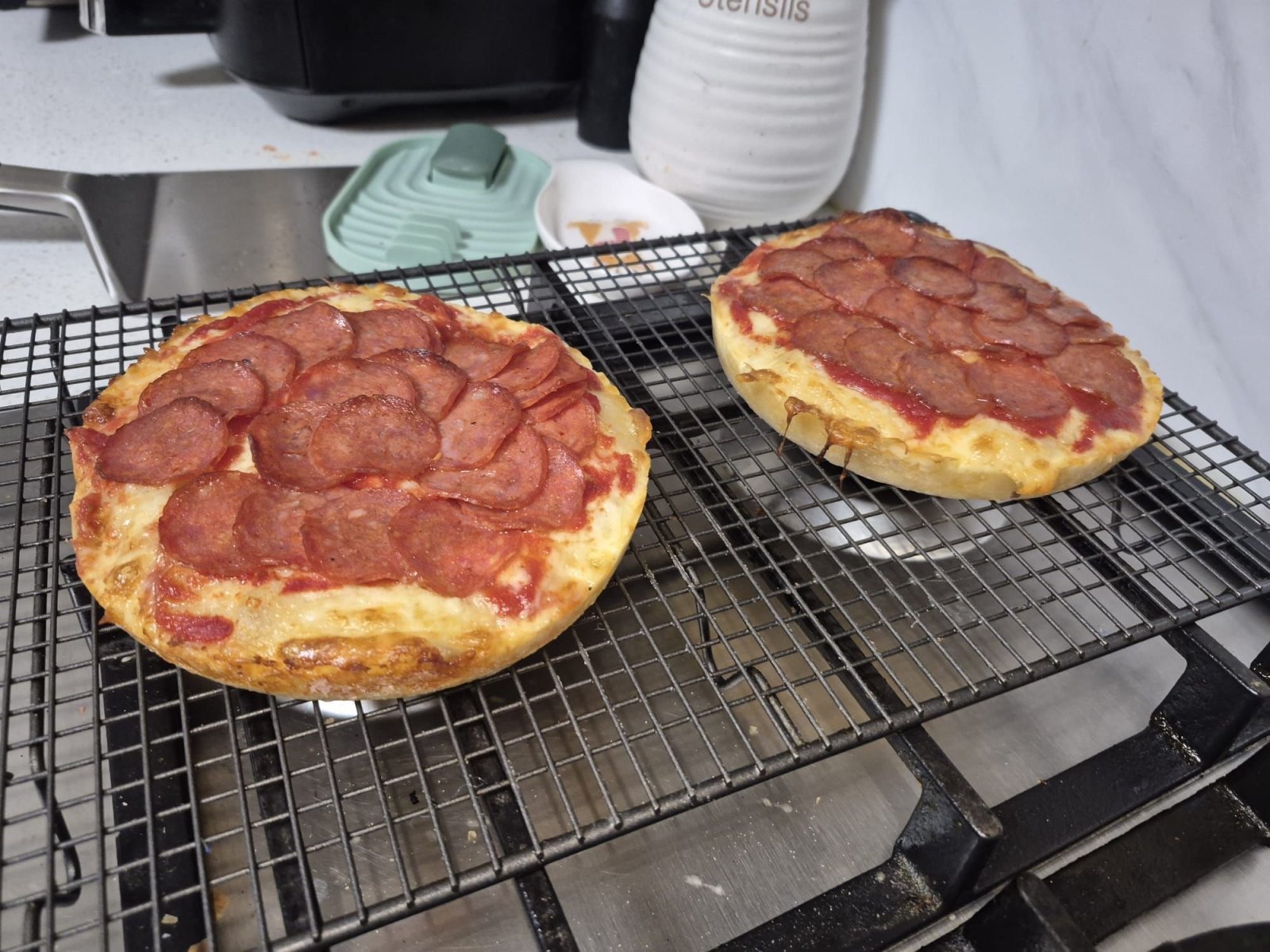 7 inch personal pizzas - /c/pizza